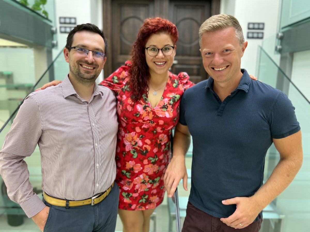 Kdo jsme | Nejsme normální!